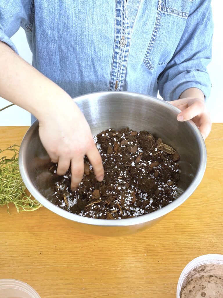 How to: Make a Homemade Houseplant Soil Mix - Leaf and Paw